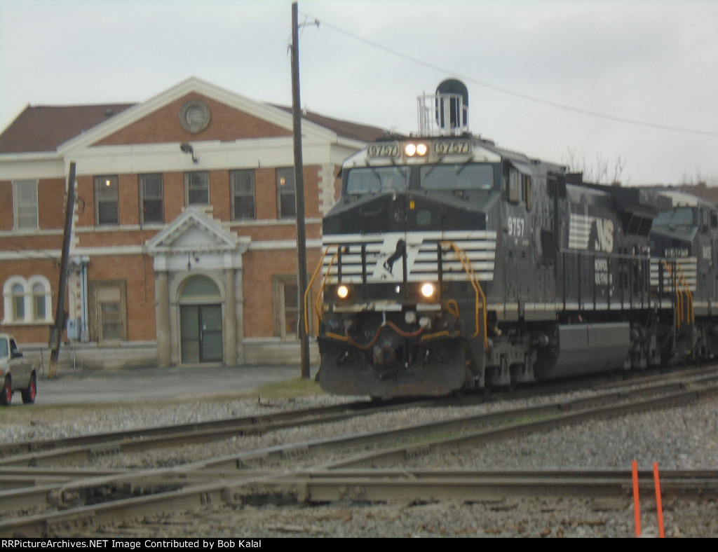 NS 9757 NS 8405 Heading Eastbound
